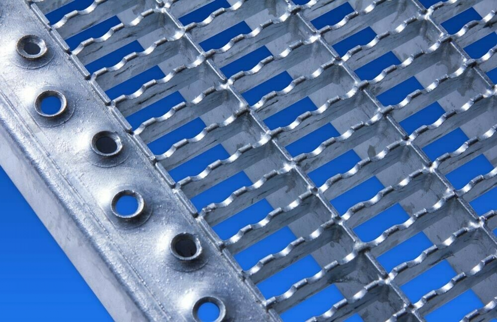 shop.stahlprodukte.com - Gitterroststufe verzinkt 900x305mm ...